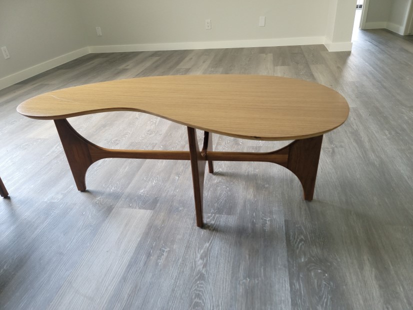 Kidney Table With Curved Base - Motiroma